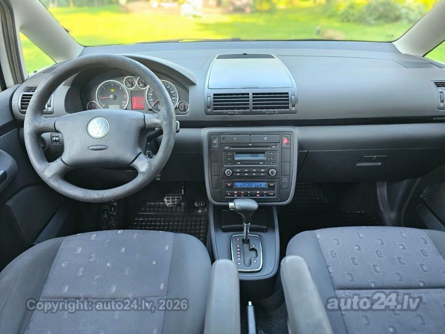 Grey Volkswagen Sharan 2007 in Tallinn, with an engine capacity of 1.90 L and mileage of 250 thousand km for 1900 €, photo 10 on AUTOMOTO.COM.LV