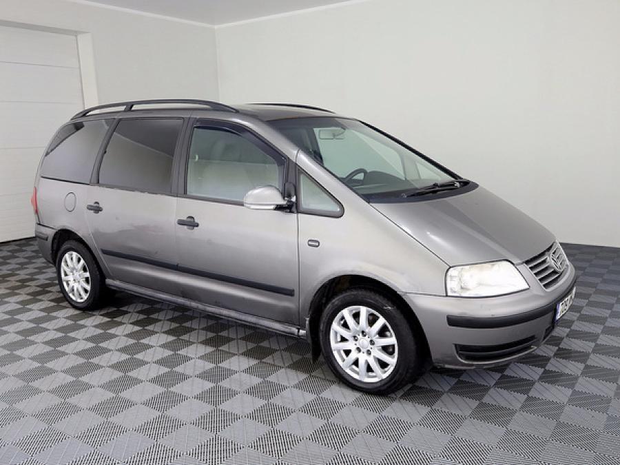 Pelēks Volkswagen Sharan 2007 Tallina, ar dzinēja tilpumu 1.90 L un nobraukumu 330 tūkst. km par 899 €, foto 1 vietnē AUTOMOTO.COM.LV