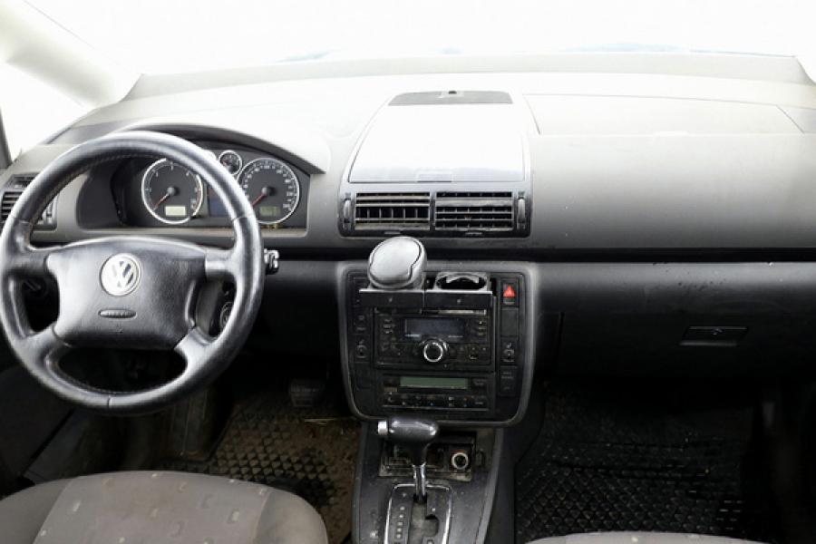 Pelēks Volkswagen Sharan 2007 Tallina, ar dzinēja tilpumu 1.90 L un nobraukumu 330 tūkst. km par 899 €, foto 6 vietnē AUTOMOTO.COM.LV