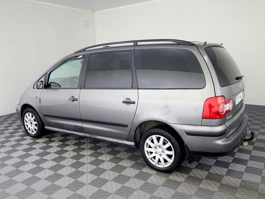 Pelēks Volkswagen Sharan 2007 Tallina, ar dzinēja tilpumu 1.90 L un nobraukumu 330 tūkst. km par 899 €, foto 13 vietnē AUTOMOTO.COM.LV