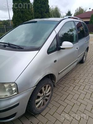 Pelēks Volkswagen Sharan 2007 Rīga, ar dzinēja tilpumu 1.90 L un nobraukumu 370 tūkst. km par 900 €, foto 5 vietnē AUTOMOTO.COM.LV