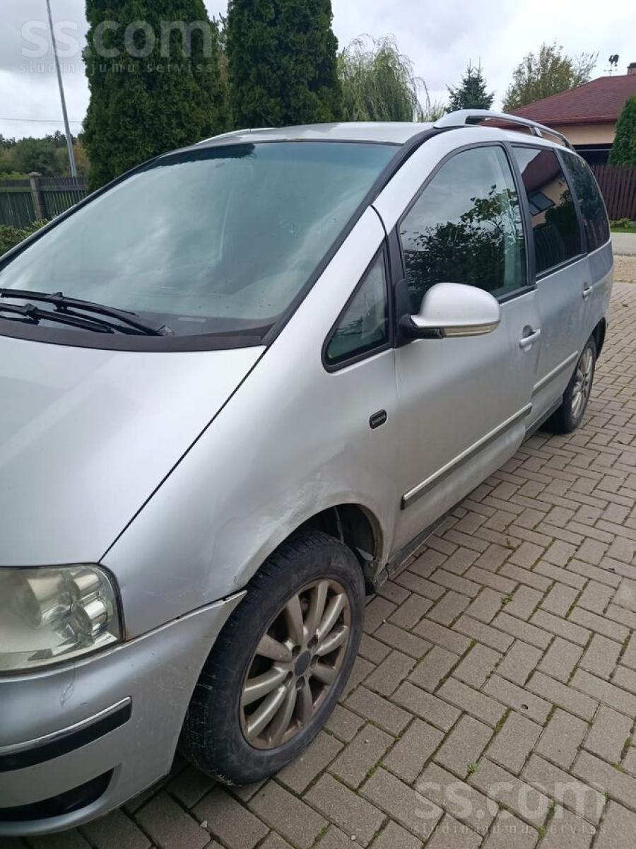 Pelēks Volkswagen Sharan 2007 Rīga, ar dzinēja tilpumu 1.90 L un nobraukumu 370 tūkst. km par 900 €, foto 5 vietnē AUTOMOTO.COM.LV