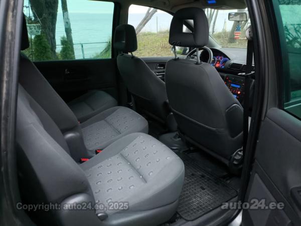 Pelēks Volkswagen Sharan 2008 Tallina, ar dzinēja tilpumu 1.90 L un nobraukumu 279 tūkst. km par 3488 €, foto 11 vietnē AUTOMOTO.COM.LV