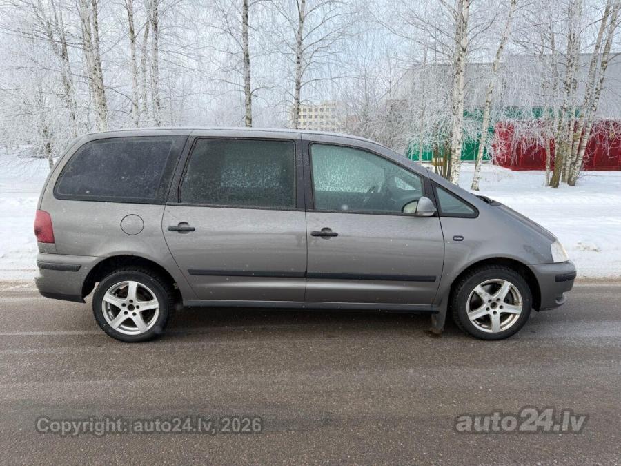 Pelēks Volkswagen Sharan 2008 Tartu, ar dzinēja tilpumu 1.90 L un nobraukumu 364 tūkst. km par 2490 €, foto 5 vietnē AUTOMOTO.COM.LV