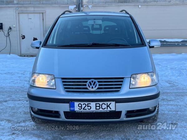 Grey Volkswagen Sharan 2008 in Narva, with an engine capacity of 1.90 L and mileage of 379 thousand km for 1499 €, photo 5 on AUTOMOTO.COM.LV