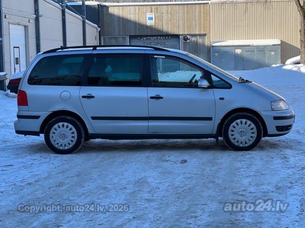 Grey Volkswagen Sharan 2008 in Narva, with an engine capacity of 1.90 L and mileage of 379 thousand km for 1499 €, photo 6 on AUTOMOTO.COM.LV