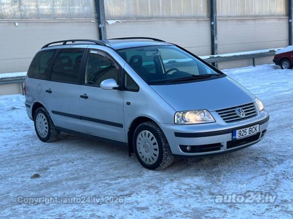 Grey Volkswagen Sharan 2008 in Narva, with an engine capacity of 1.90 L and mileage of 379 thousand km for 1499 €, photo 7 on AUTOMOTO.COM.LV