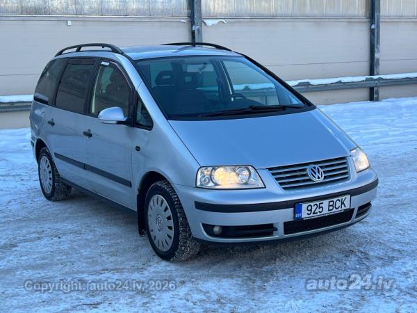 Grey Volkswagen Sharan 2008 in Narva, with an engine capacity of 1.90 L and mileage of 379 thousand km for 1499 €, photo 8 on AUTOMOTO.COM.LV