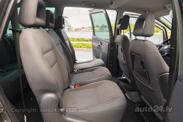 Grey Volkswagen Sharan 2009 in Tallinn, with an engine capacity of 2.00 L and mileage of 234 thousand km for 2999 €, photo 5 on AUTOMOTO.COM.LV