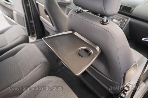 Grey Volkswagen Sharan 2009 in Tallinn, with an engine capacity of 2.00 L and mileage of 234 thousand km for 2999 €, photo 6 on AUTOMOTO.COM.LV