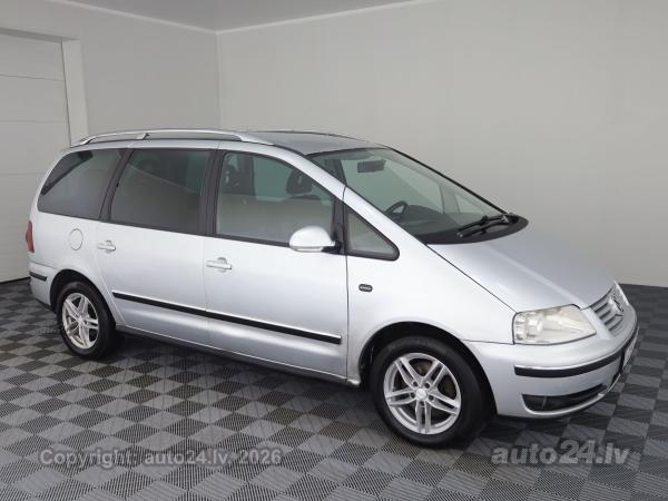 Pelēks Volkswagen Sharan 2009 Tallina, ar dzinēja tilpumu 2.00 L un nobraukumu 294 tūkst. km par 1199 €, foto 1 vietnē AUTOMOTO.COM.LV