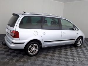 Grey Volkswagen Sharan 2009 in Tallinn, with an engine capacity of 2.00 L and mileage of 294 thousand km for 1199 €, photo 4 on AUTOMOTO.COM.LV