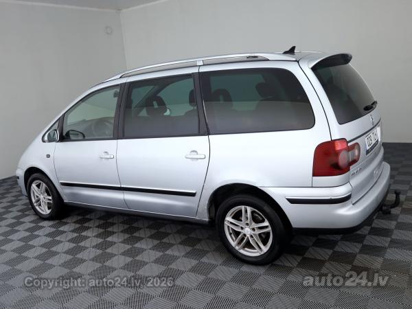 Pelēks Volkswagen Sharan 2009 Tallina, ar dzinēja tilpumu 2.00 L un nobraukumu 294 tūkst. km par 1199 €, foto 5 vietnē AUTOMOTO.COM.LV