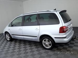 Grey Volkswagen Sharan 2009 in Tallinn, with an engine capacity of 2.00 L and mileage of 294 thousand km for 1199 €, photo 5 on AUTOMOTO.COM.LV