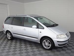 Pelēks Volkswagen Sharan 2009 Tallina, ar dzinēja tilpumu 2.00 L un nobraukumu 294 tūkst. km par 1199 €, foto  vietnē AUTOMOTO.COM.LV