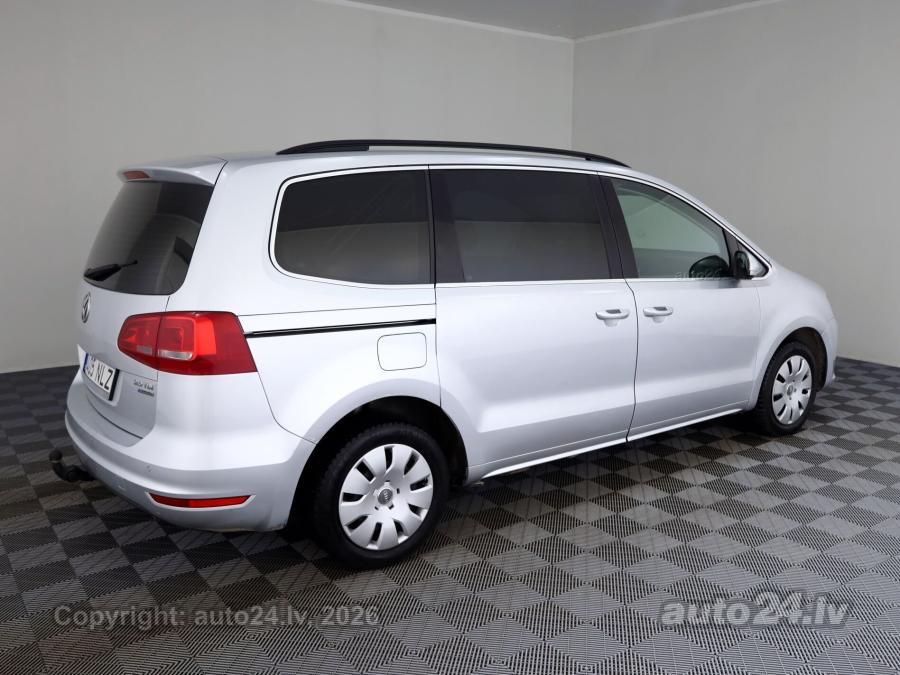 Pelēks Volkswagen Sharan 2010 Tallina, ar dzinēja tilpumu 2.00 L un nobraukumu 288 tūkst. km par 3999 €, foto 4 vietnē AUTOMOTO.COM.LV