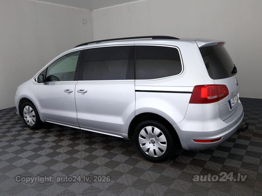 Pelēks Volkswagen Sharan 2010 Tallina, ar dzinēja tilpumu 2.00 L un nobraukumu 288 tūkst. km par 3999 €, foto 5 vietnē AUTOMOTO.COM.LV