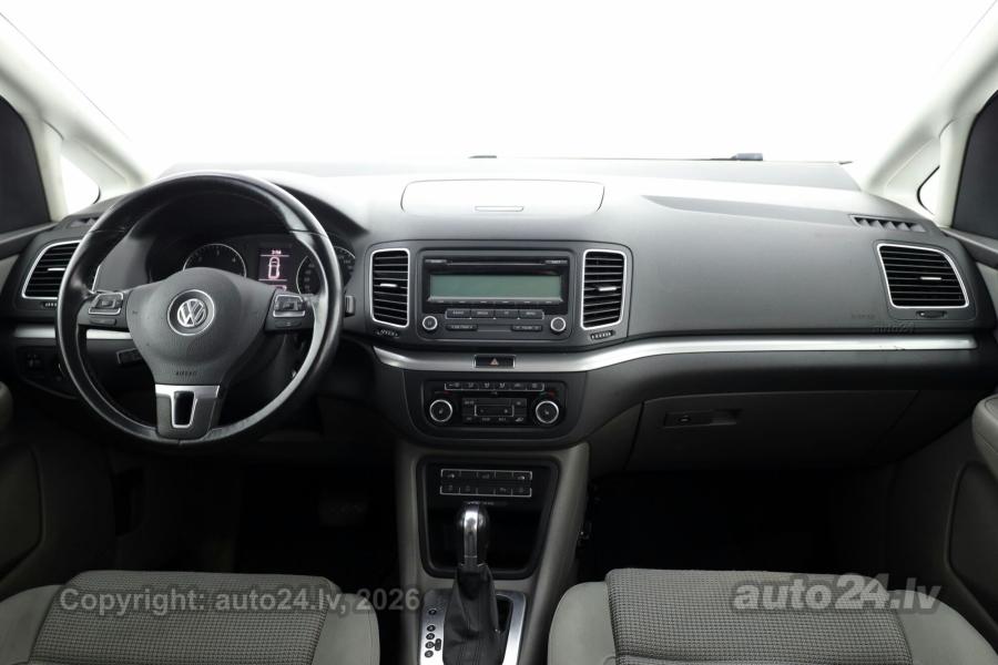 Pelēks Volkswagen Sharan 2010 Tallina, ar dzinēja tilpumu 2.00 L un nobraukumu 288 tūkst. km par 3999 €, foto 6 vietnē AUTOMOTO.COM.LV