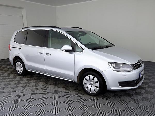 Grey Volkswagen Sharan 2010 in Tallinn, with an engine capacity of 2.00 L and mileage of 288 thousand km for 3999 €, photo 1 on AUTOMOTO.COM.LV