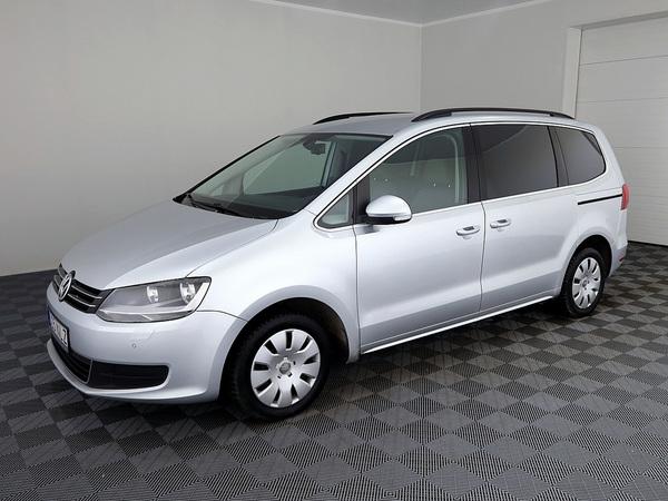 Grey Volkswagen Sharan 2010 in Tallinn, with an engine capacity of 2.00 L and mileage of 288 thousand km for 3999 €, photo 2 on AUTOMOTO.COM.LV