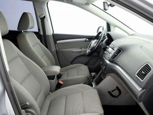 Grey Volkswagen Sharan 2010 in Tallinn, with an engine capacity of 2.00 L and mileage of 288 thousand km for 3999 €, photo 7 on AUTOMOTO.COM.LV