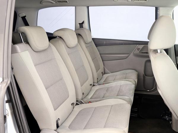Grey Volkswagen Sharan 2010 in Tallinn, with an engine capacity of 2.00 L and mileage of 288 thousand km for 3999 €, photo 7 on AUTOMOTO.COM.LV