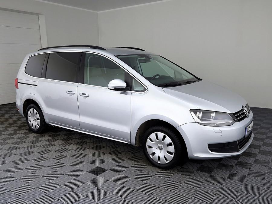 Grey Volkswagen Sharan 2010 in Tallinn, with an engine capacity of 2.00 L and mileage of 288 thousand km for 3999 €, photo 10 on AUTOMOTO.COM.LV