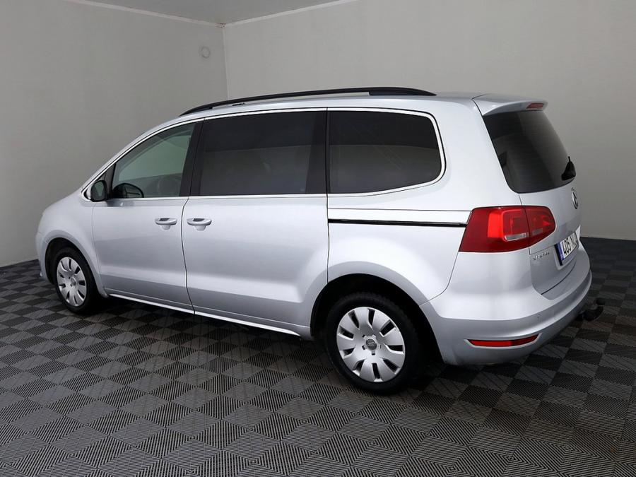 Grey Volkswagen Sharan 2010 in Tallinn, with an engine capacity of 2.00 L and mileage of 288 thousand km for 3999 €, photo 13 on AUTOMOTO.COM.LV