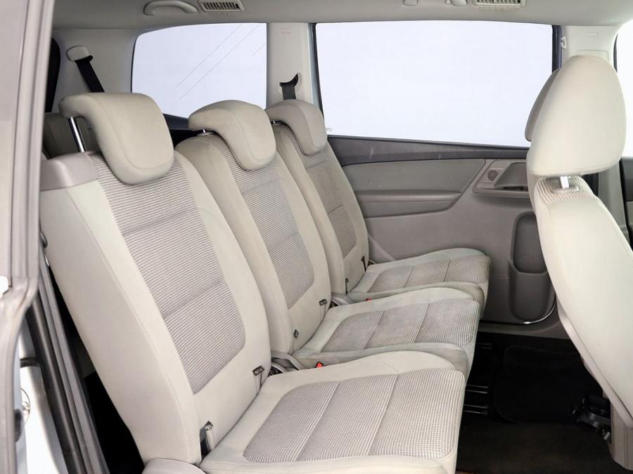 Grey Volkswagen Sharan 2010 in Tallinn, with an engine capacity of 2.00 L and mileage of 288 thousand km for 3999 €, photo 16 on AUTOMOTO.COM.LV