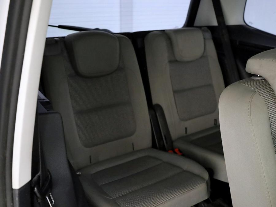 Grey Volkswagen Sharan 2010 in Tallinn, with an engine capacity of 2.00 L and mileage of 288 thousand km for 3999 €, photo 17 on AUTOMOTO.COM.LV