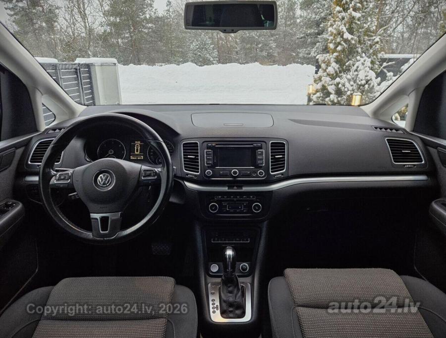 Grey Volkswagen Sharan 2012 in Tallinn, with an engine capacity of 2.00 L and mileage of 309 thousand km for 9600 €, photo 13 on AUTOMOTO.COM.LV