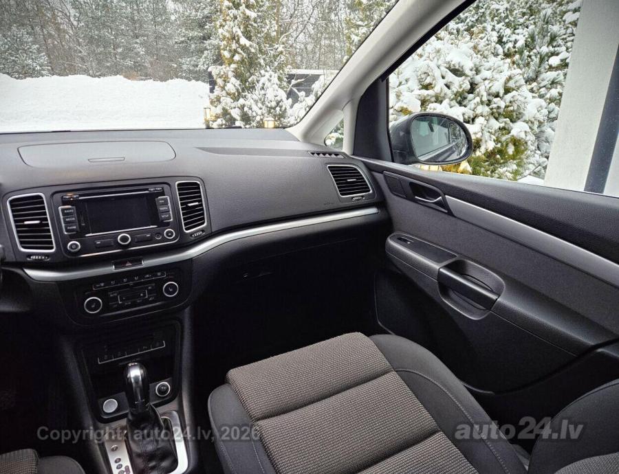 Grey Volkswagen Sharan 2012 in Tallinn, with an engine capacity of 2.00 L and mileage of 309 thousand km for 9600 €, photo 15 on AUTOMOTO.COM.LV