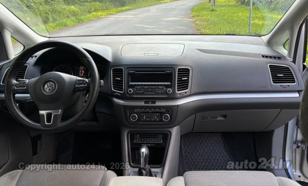 Pelēks Volkswagen Sharan 2012 Tallina, ar dzinēja tilpumu 1.40 L un nobraukumu 153 tūkst. km par 7900 €, foto 6 vietnē AUTOMOTO.COM.LV