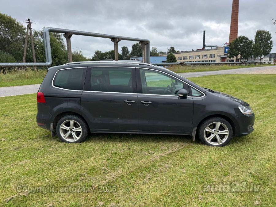 Grey Volkswagen Sharan 2012 in Voru, with an engine capacity of 2.00 L and mileage of 245 thousand km for 4990 €, photo 4 on AUTOMOTO.COM.LV