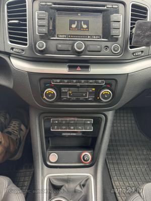 Grey Volkswagen Sharan 2012 in Voru, with an engine capacity of 2.00 L and mileage of 245 thousand km for 4990 €, photo 11 on AUTOMOTO.COM.LV