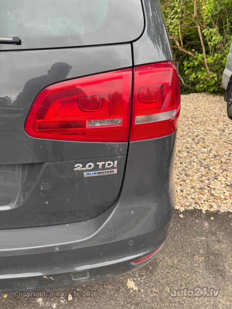 Grey Volkswagen Sharan 2012 in Voru, with an engine capacity of 2.00 L and mileage of 245 thousand km for 4990 €, photo 12 on AUTOMOTO.COM.LV