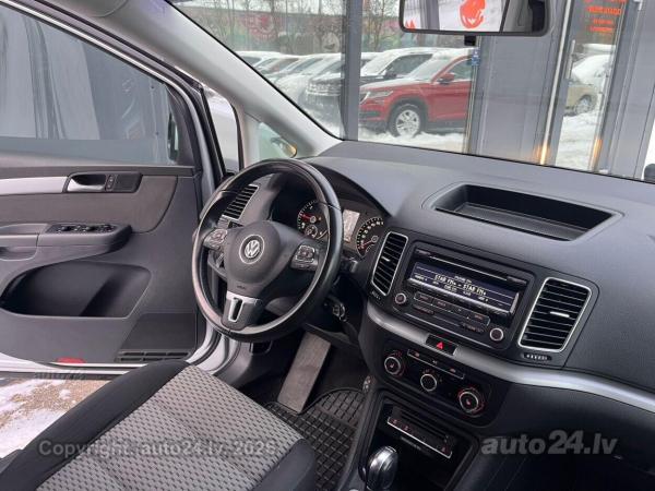 Grey Volkswagen Sharan 2014 in Tallinn, with an engine capacity of 1.97 L and mileage of 361 thousand km for 6800 €, photo 10 on AUTOMOTO.COM.LV