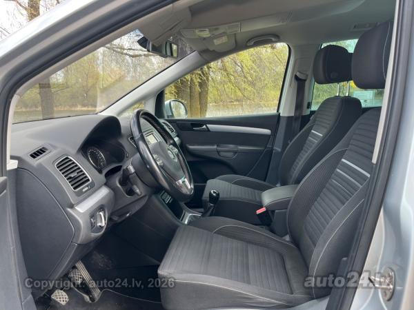 Grey Volkswagen Sharan 2015 in Tartu, with an engine capacity of 2.00 L and mileage of 251 thousand km for 9990 €, photo 5 on AUTOMOTO.COM.LV