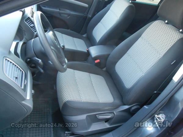 Grey Volkswagen Sharan 2015 in Viljandi, with an engine capacity of 2.00 L and mileage of 225 thousand km for 9990 €, photo 7 on AUTOMOTO.COM.LV