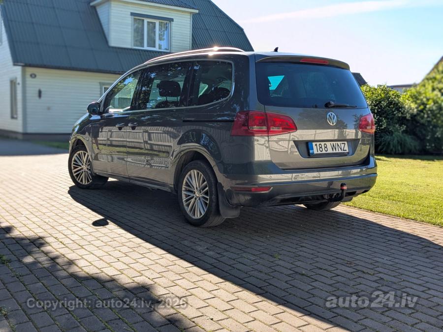 Pelēks Volkswagen Sharan 2015 Veru, ar dzinēja tilpumu 2.00 L un nobraukumu 213 tūkst. km par 12000 €, foto 8 vietnē AUTOMOTO.COM.LV