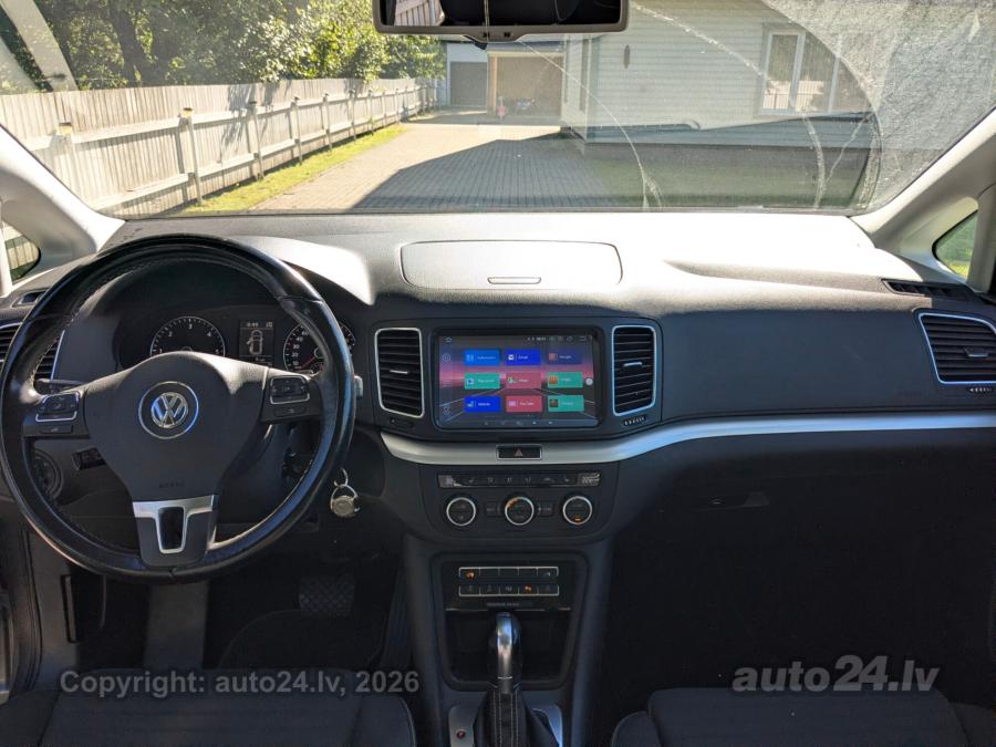 Pelēks Volkswagen Sharan 2015 Veru, ar dzinēja tilpumu 2.00 L un nobraukumu 213 tūkst. km par 12000 €, foto 9 vietnē AUTOMOTO.COM.LV