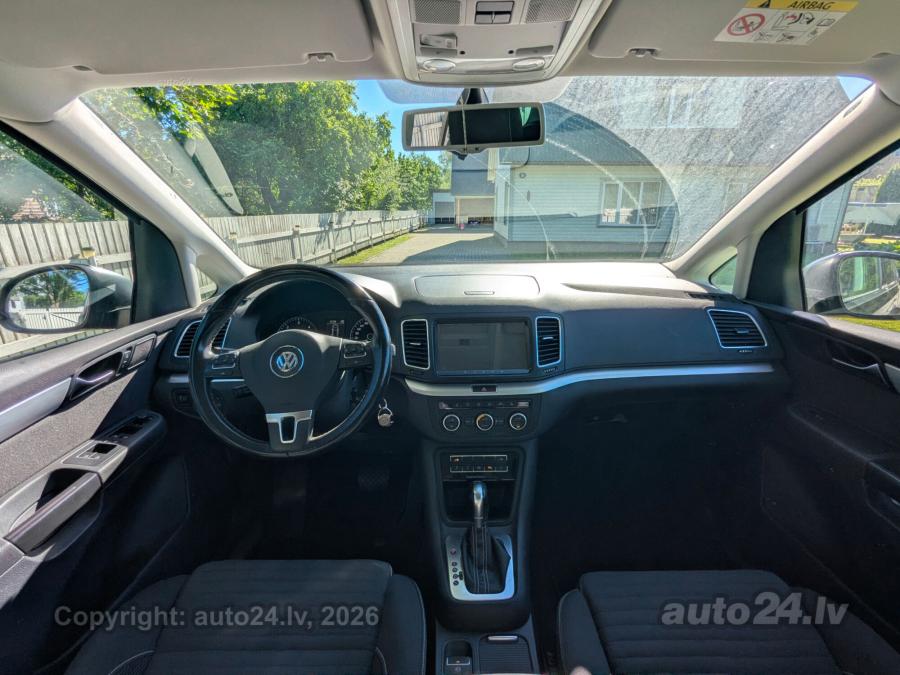 Pelēks Volkswagen Sharan 2015 Veru, ar dzinēja tilpumu 2.00 L un nobraukumu 213 tūkst. km par 12000 €, foto 10 vietnē AUTOMOTO.COM.LV