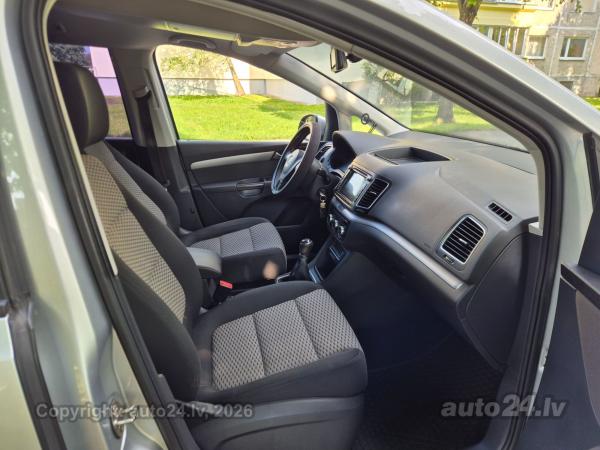 Grey Volkswagen Sharan 2015 in Tallinn, with an engine capacity of 2.00 L and mileage of 205 thousand km for 7500 €, photo 6 on AUTOMOTO.COM.LV