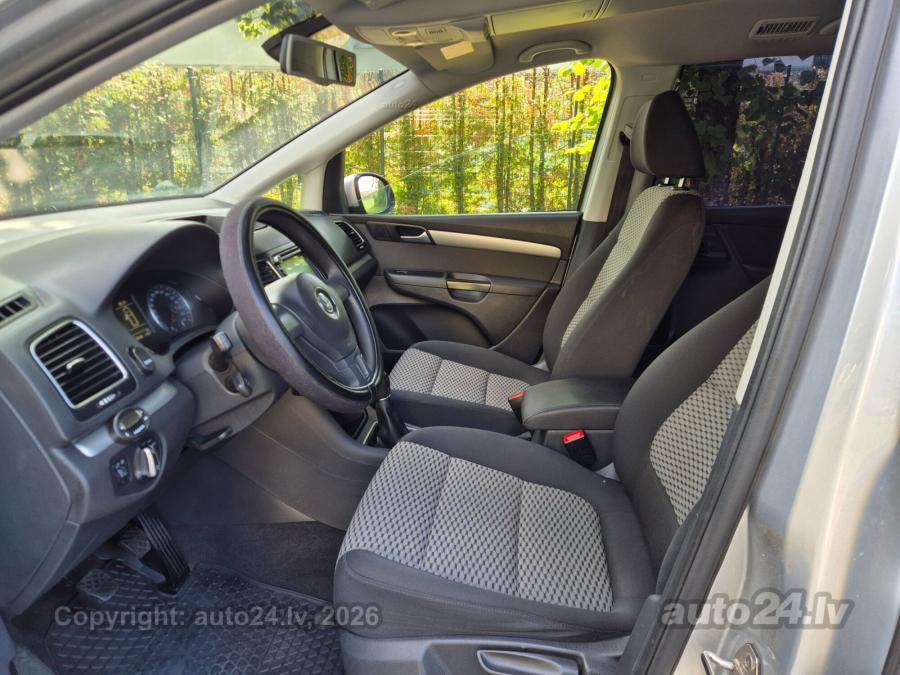 Pelēks Volkswagen Sharan 2015 Tallina, ar dzinēja tilpumu 2.00 L un nobraukumu 205 tūkst. km par 7500 €, foto 9 vietnē AUTOMOTO.COM.LV