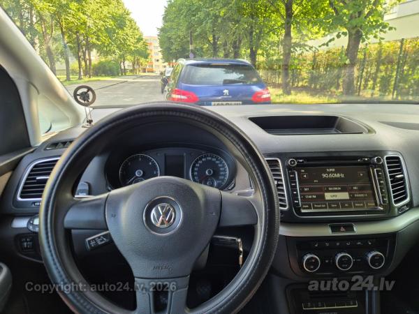 Grey Volkswagen Sharan 2015 in Tallinn, with an engine capacity of 2.00 L and mileage of 205 thousand km for 7500 €, photo 9 on AUTOMOTO.COM.LV