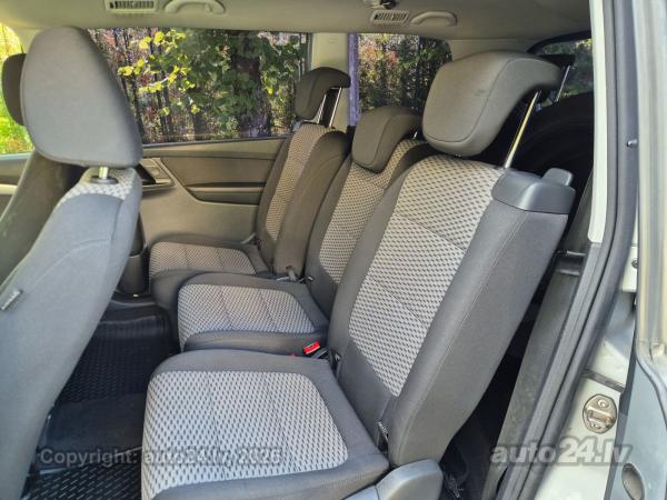 Grey Volkswagen Sharan 2015 in Tallinn, with an engine capacity of 2.00 L and mileage of 205 thousand km for 7500 €, photo 10 on AUTOMOTO.COM.LV