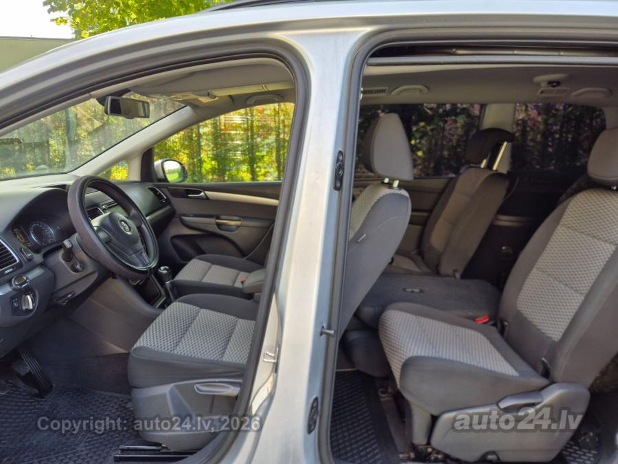 Pelēks Volkswagen Sharan 2015 Tallina, ar dzinēja tilpumu 2.00 L un nobraukumu 205 tūkst. km par 7500 €, foto 13 vietnē AUTOMOTO.COM.LV