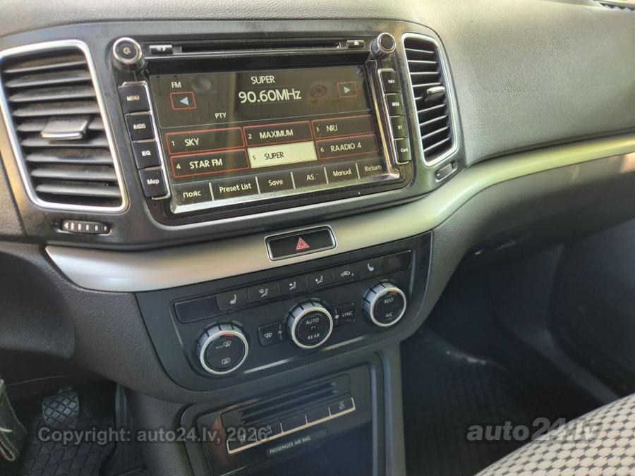 Pelēks Volkswagen Sharan 2015 Tallina, ar dzinēja tilpumu 2.00 L un nobraukumu 205 tūkst. km par 7500 €, foto 15 vietnē AUTOMOTO.COM.LV