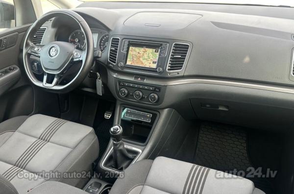 Pelēks Volkswagen Sharan 2018 Tartu, ar dzinēja tilpumu 2.00 L un nobraukumu 264 tūkst. km par 16950 €, foto 3 vietnē AUTOMOTO.COM.LV