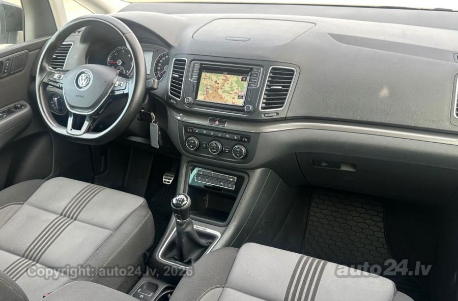 Pelēks Volkswagen Sharan 2018 Tartu, ar dzinēja tilpumu 2.00 L un nobraukumu 264 tūkst. km par 16950 €, foto 3 vietnē AUTOMOTO.COM.LV